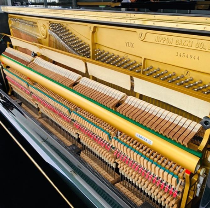 Upright Piano Yamaha YUX